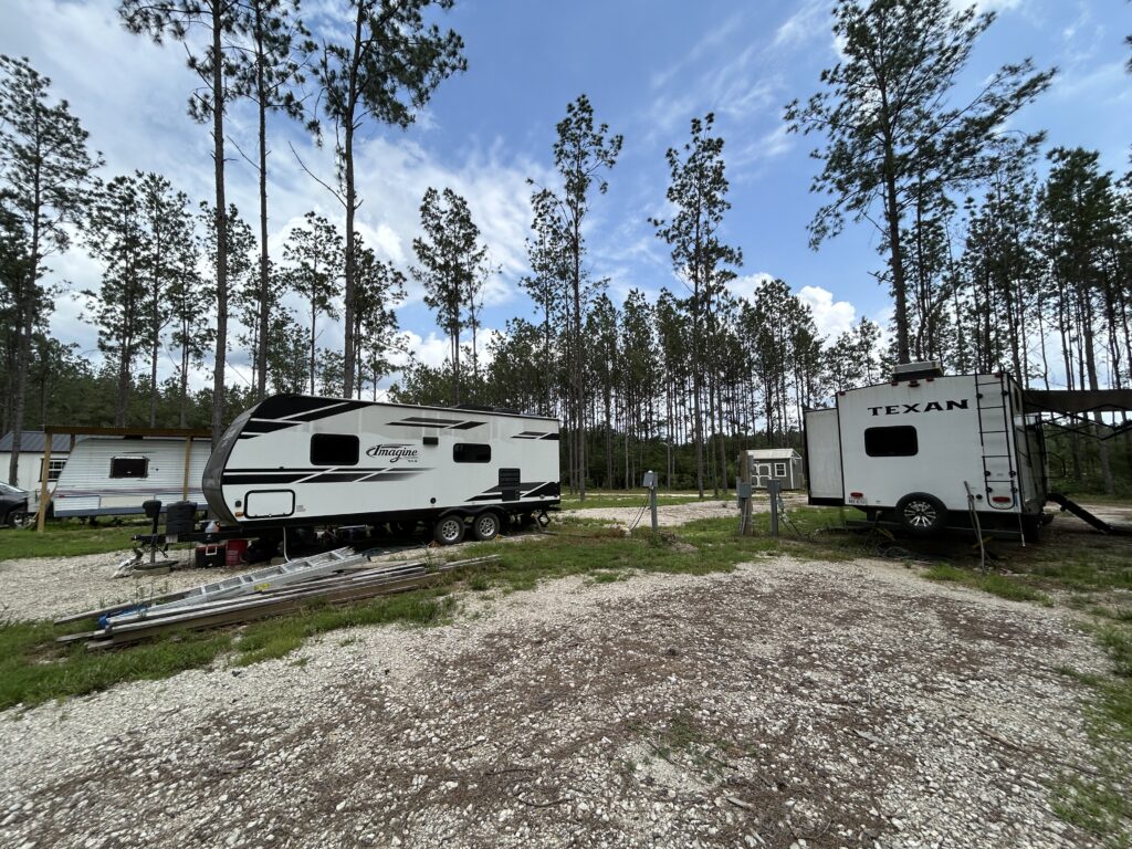 About us - Rollin Retreat RV